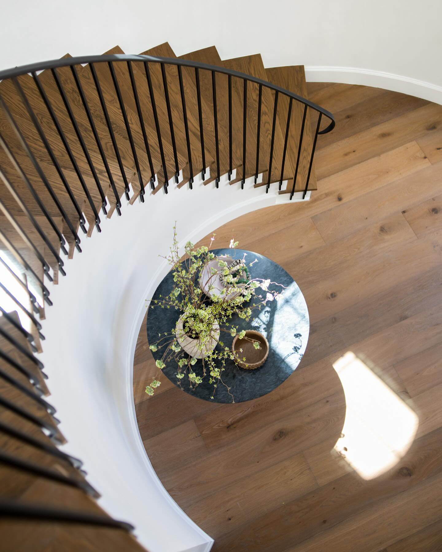 Stunning Round Entry Tables That Instantly Elevate Your Foyer