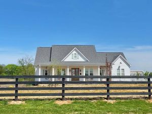 Stunning White Farmhouse Exteriors That Redefine Rustic Charm