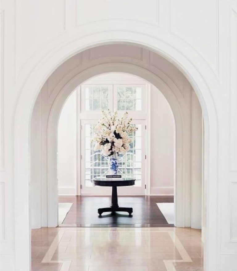 Stunning Round Entry Tables That Instantly Elevate Your Foyer