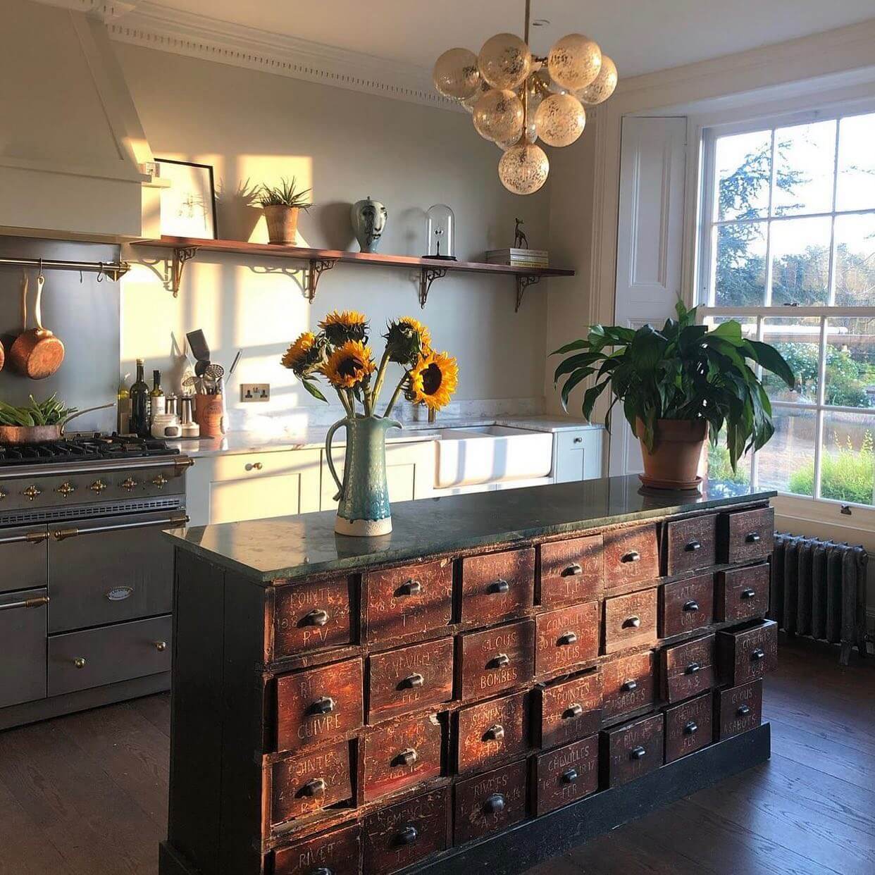 Stunning Apothecary Kitchen Ideas to Add Vintage Charm to Your Home ...