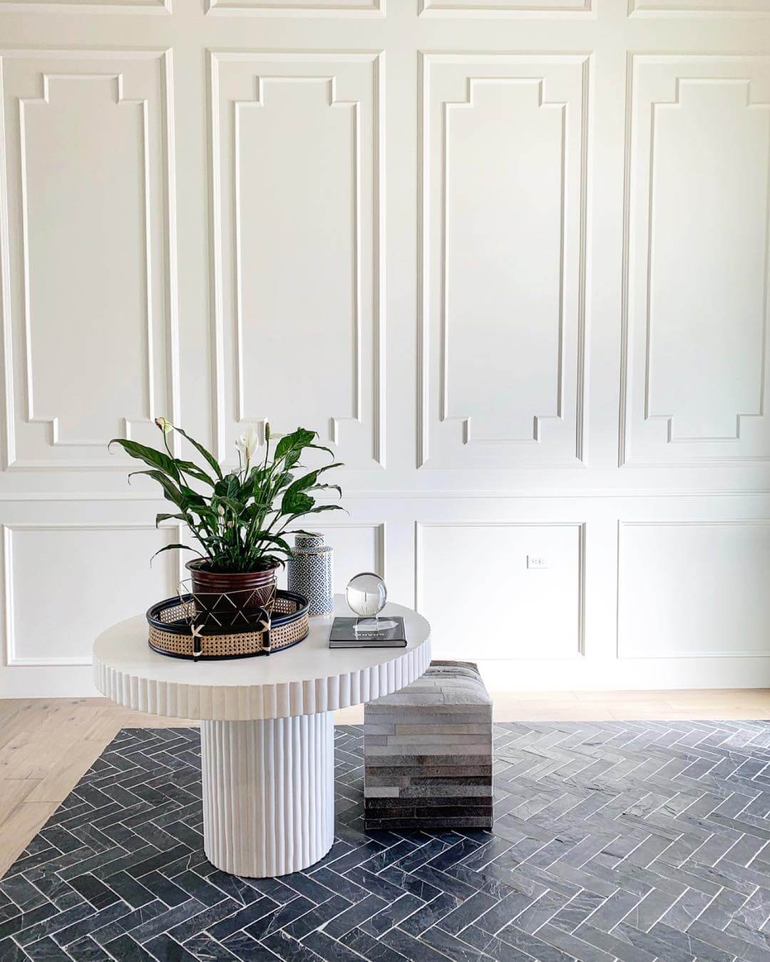 Stunning Entryway Round Table Ideas to Elevate Your Home’s First Impression
