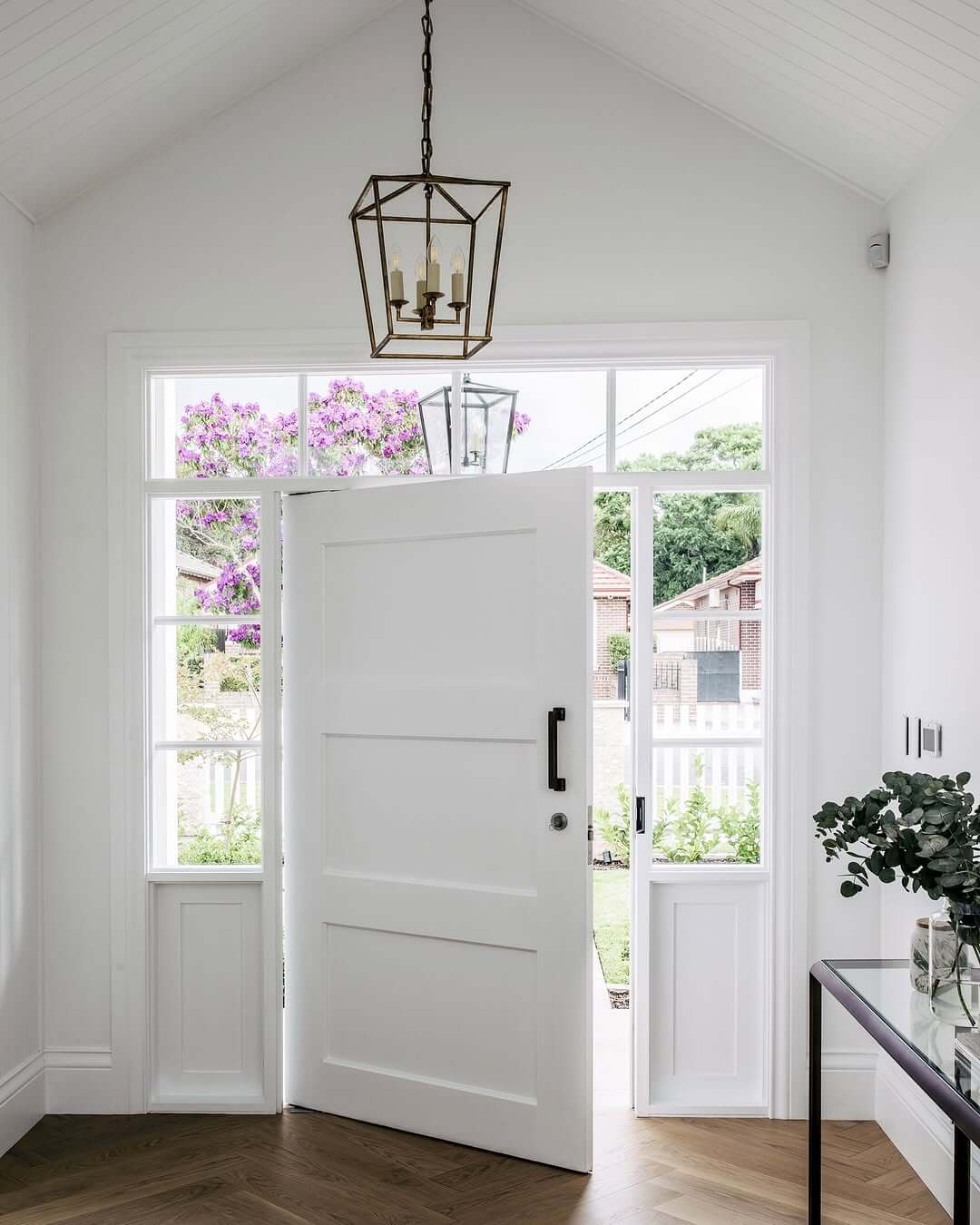 How to Maximize Your Space with Modern Entryway Ideas