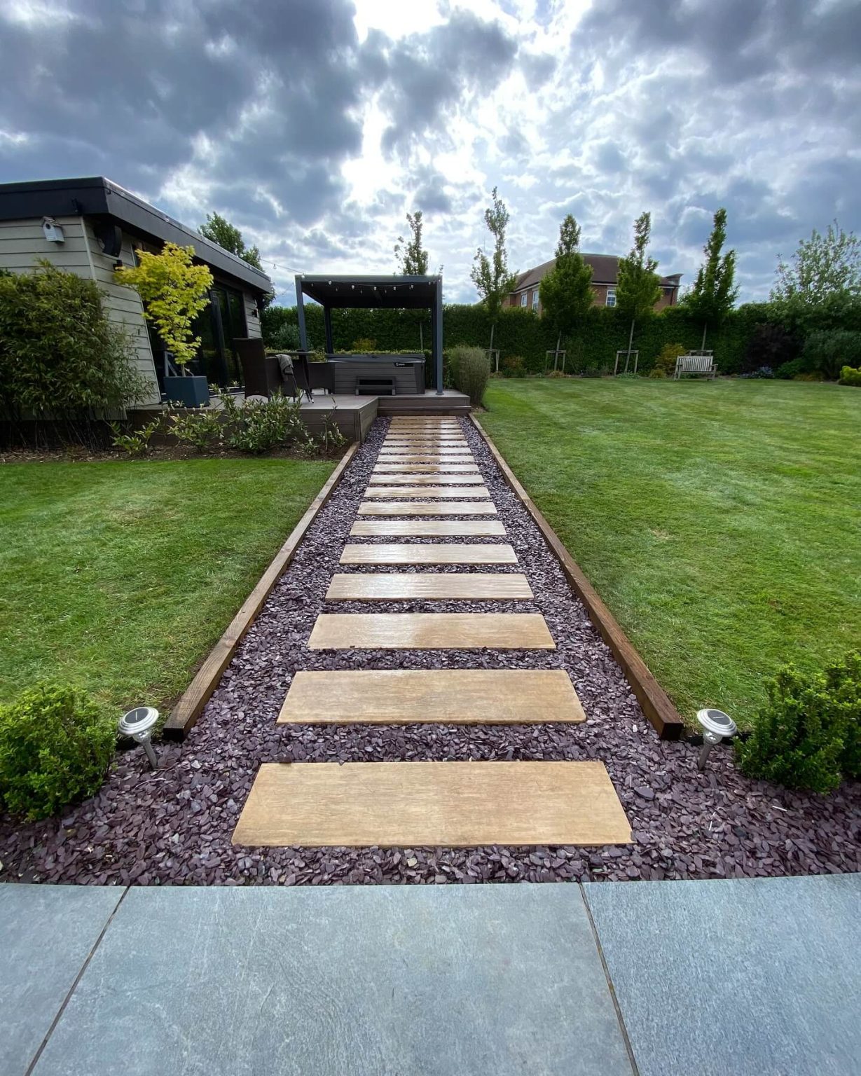 Creative Stepping Stone Ideas to Transform Your Garden Path