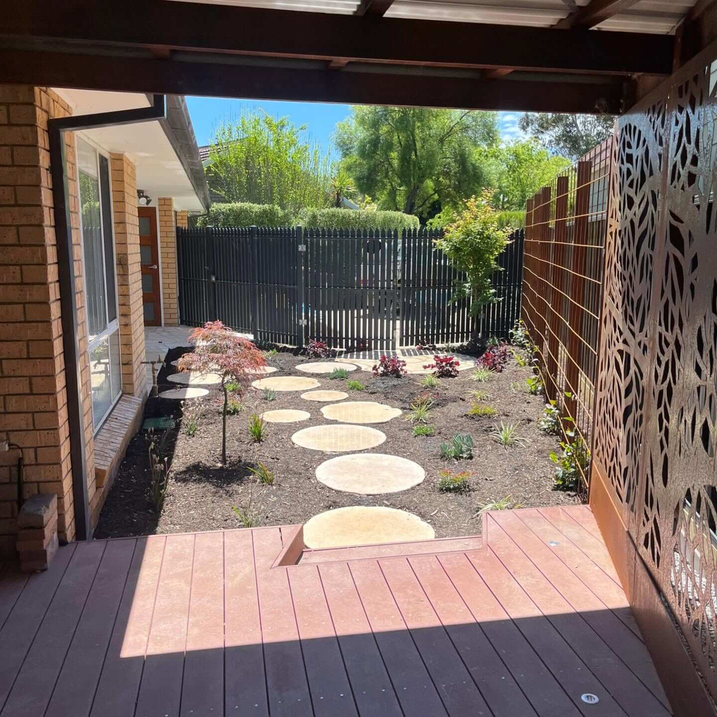 Creative Stepping Stone Ideas to Transform Your Garden Path