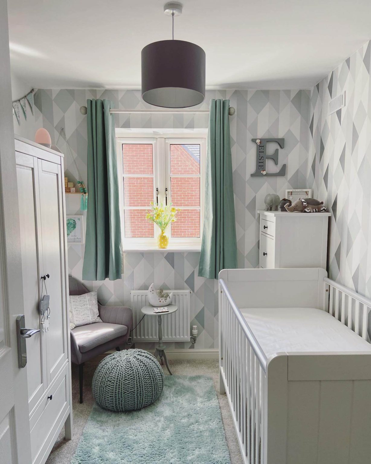 How to Decorate a Small Nursery with These Simple Ideas