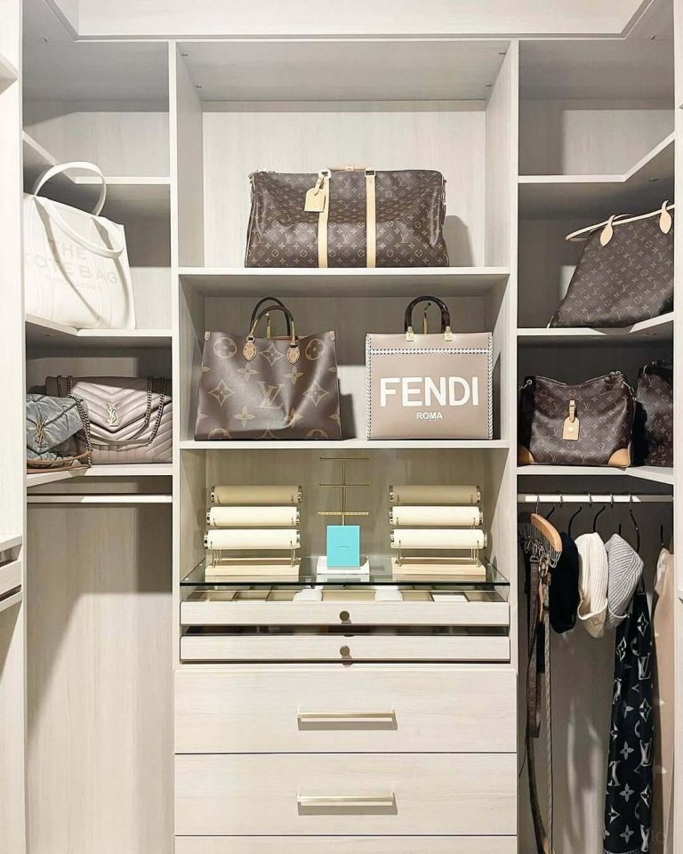 Genius Purse Storage Hacks You’ll Wish You Knew Sooner