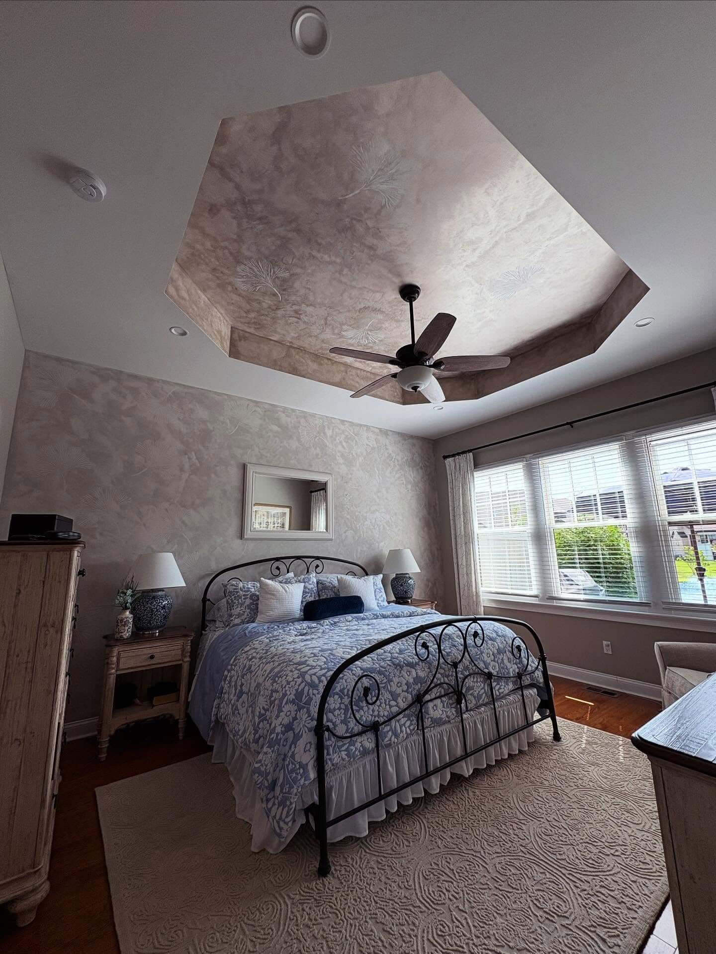 21 High Ceiling Bedroom Ideas That Redefine Elegance
